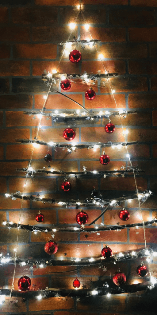 Simple Twig Christmas Tree You can Make in 30 Minutes - The Mummy Front