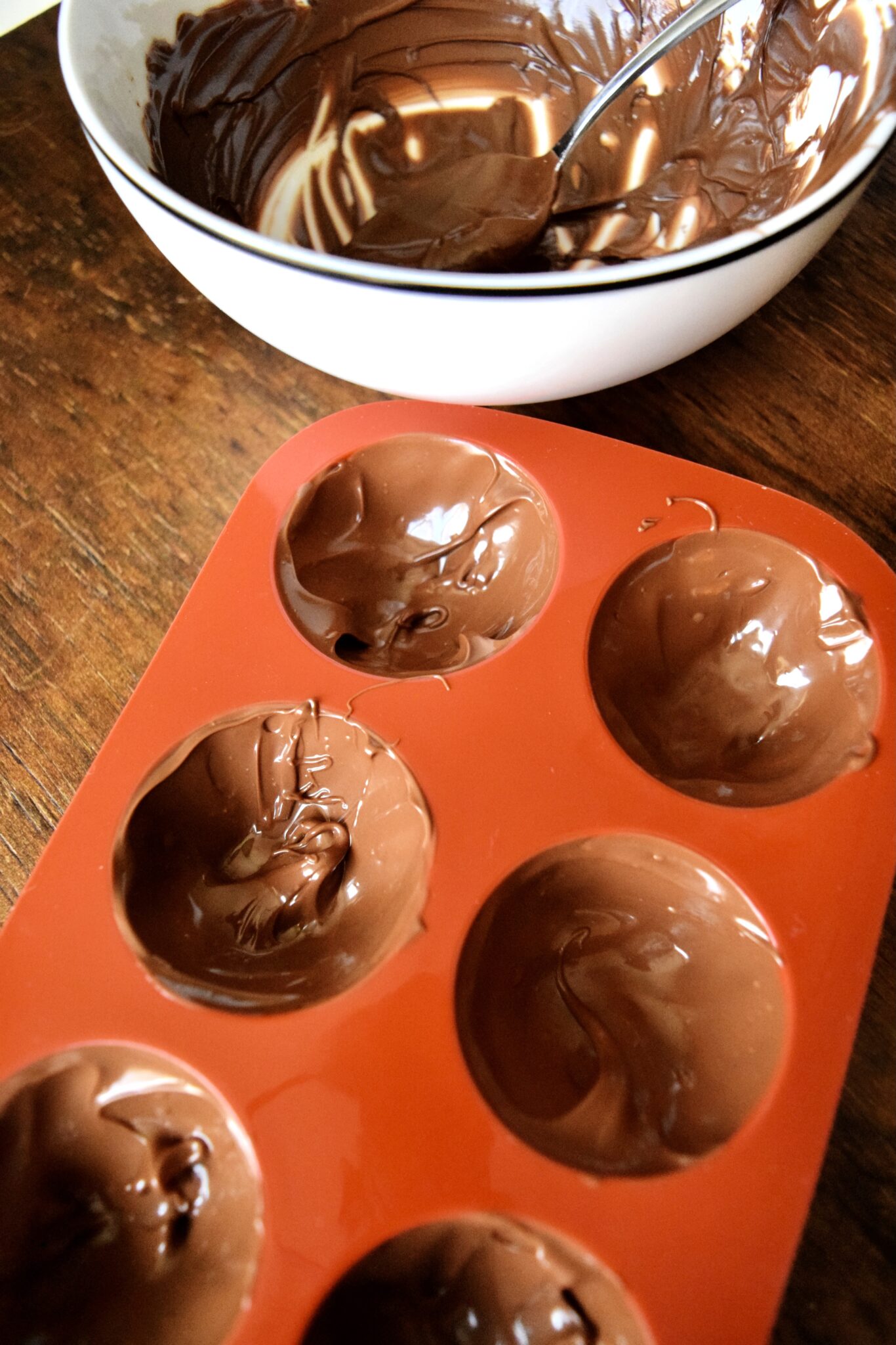 How To Make Easy DIY Hot Chocolate Bombs - The Mummy Front