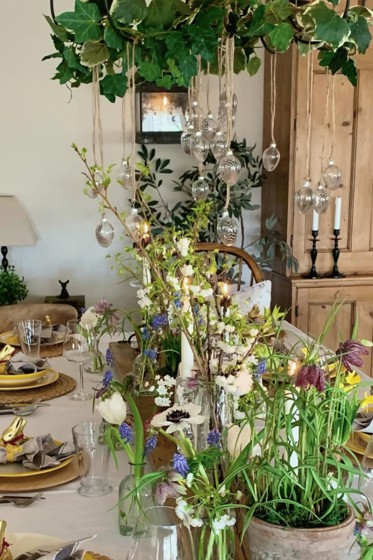 42 Beautiful Easter Table Settings to Recreate! - The Mummy Front