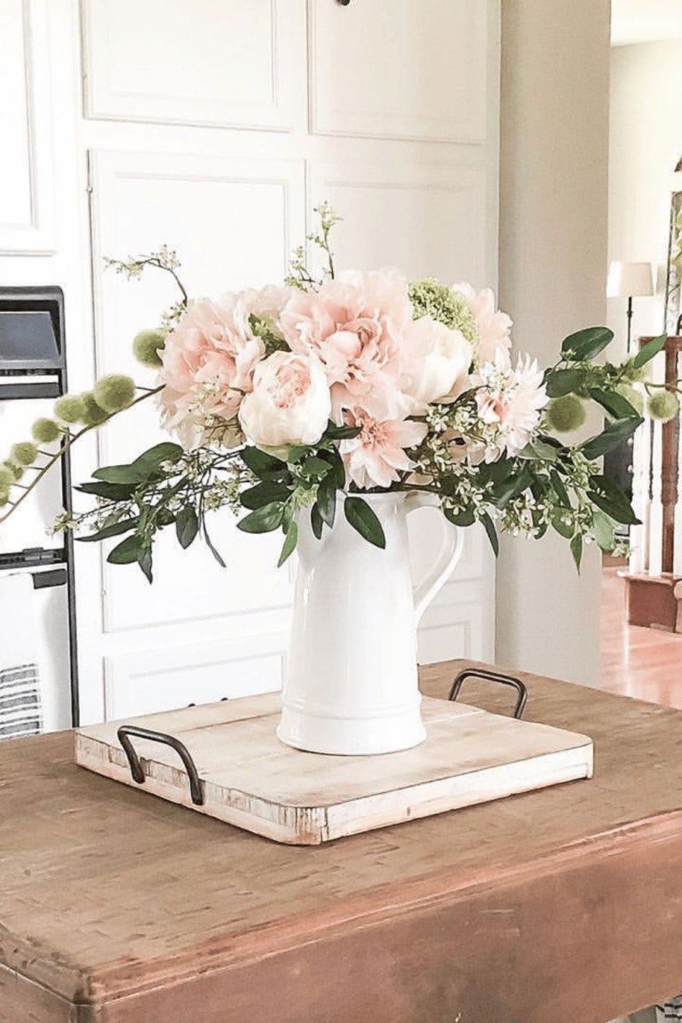 21 Pretty Spring Centerpiece Ideas for Beautiful Tables - The Mummy Front