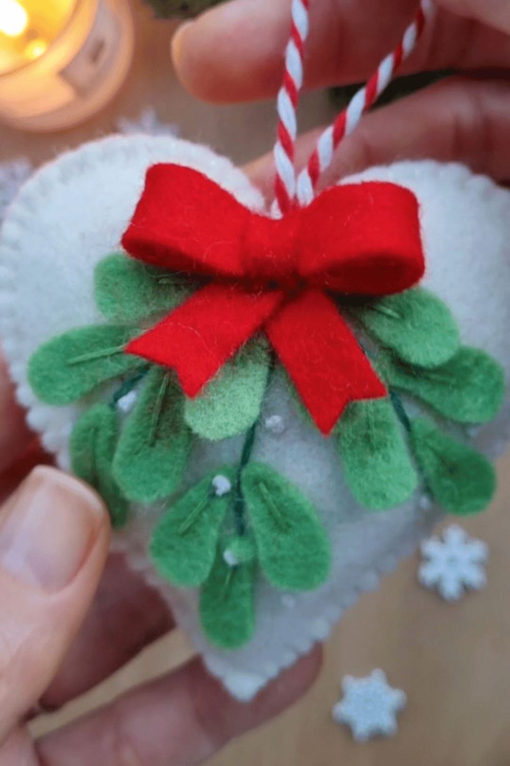 33 Adorable & Easy DIY Felt Christmas Ornaments - The Mummy Front