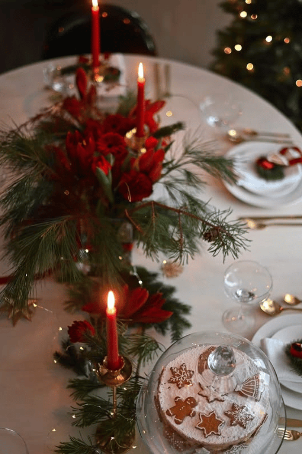 23 Christmas Table Centerpieces for an Elegant Holiday - The Mummy Front